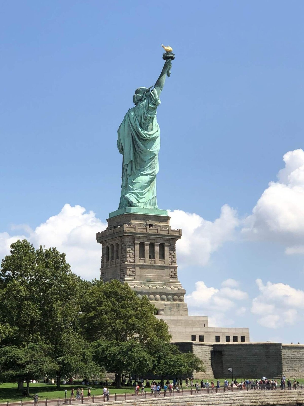 自由の女神像の足はどうなっている？｜Uchan