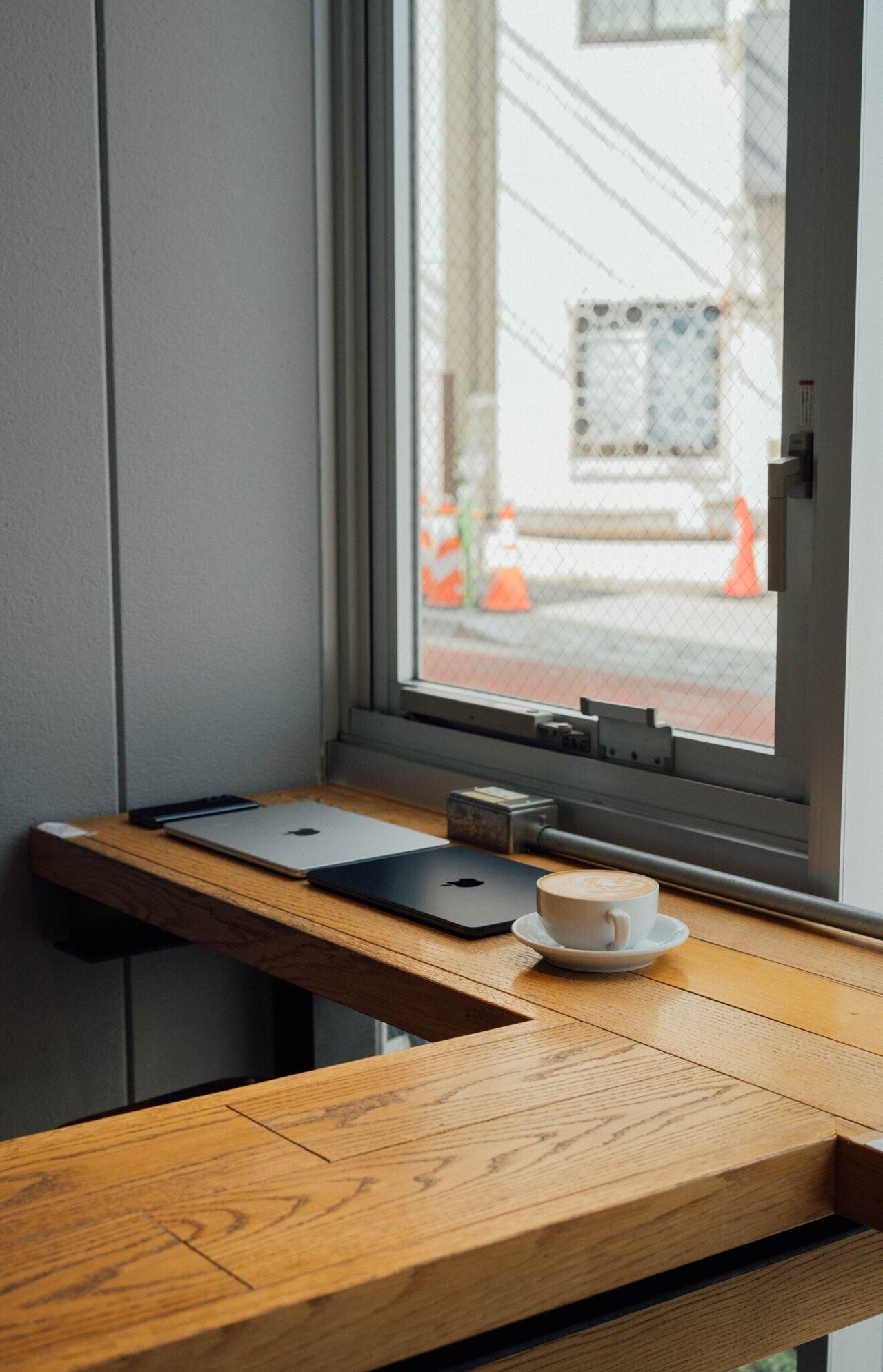 おはようございます。 YouTubeで投稿する予定の「検証」をやってます。 なので「Mac」2台！｜Koki/ Video creator