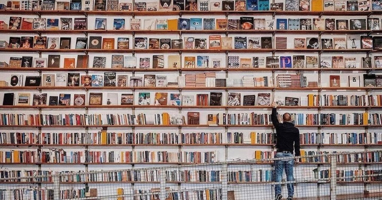 外国に旅行するときは必ず本屋に行きます。｜Andrea_Tsuyoshi