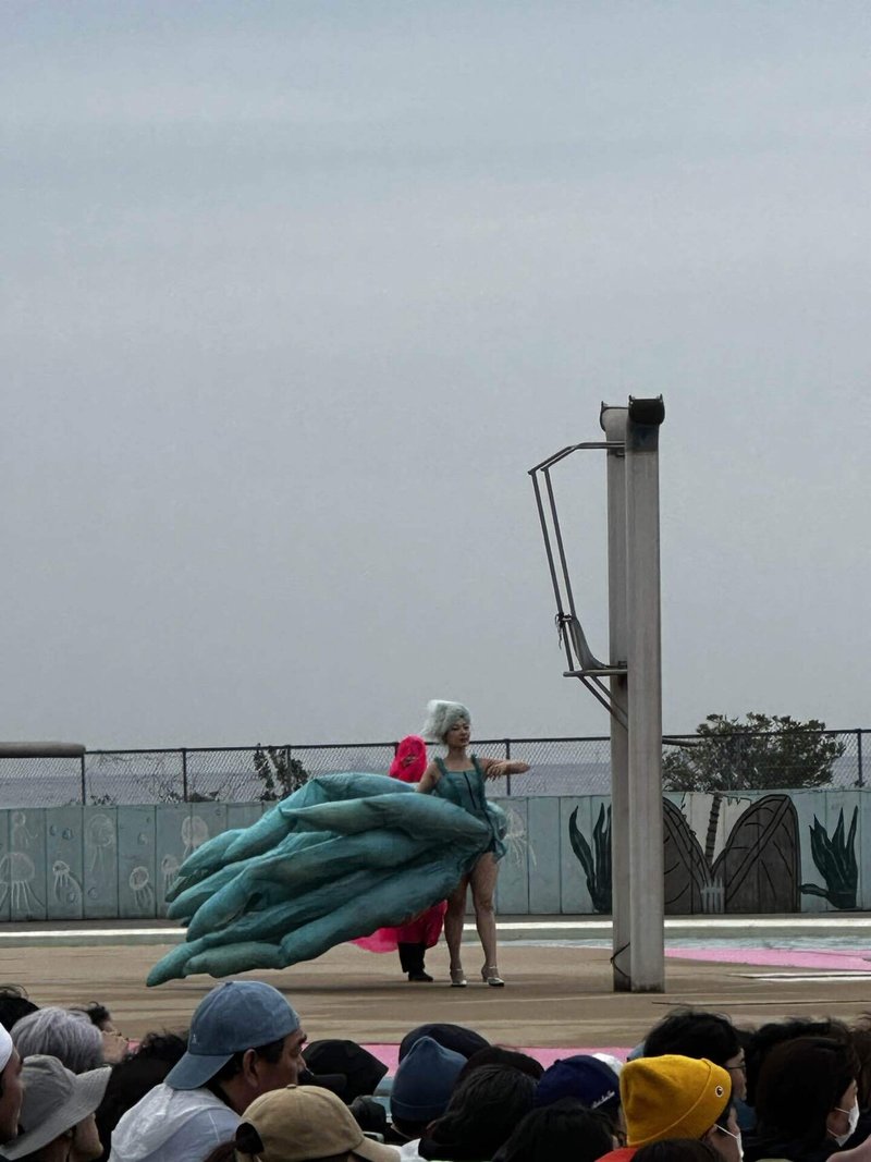 エリアLOVEWalker総編集長・玉置泰紀のアート散歩 第20回 アイナ・ジ・エンド、アオイヤマダ、東京QQQ、小林武史を富津公園ジャンボプールで見てきたぞ 其の四 https ...