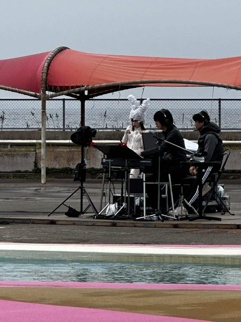 エリアLOVEWalker総編集長・玉置泰紀のアート散歩 第20回 アイナ・ジ・エンド、アオイヤマダ、東京QQQ、小林武史を富津公園ジャンボプールで見てきたぞ 其の四 https ...