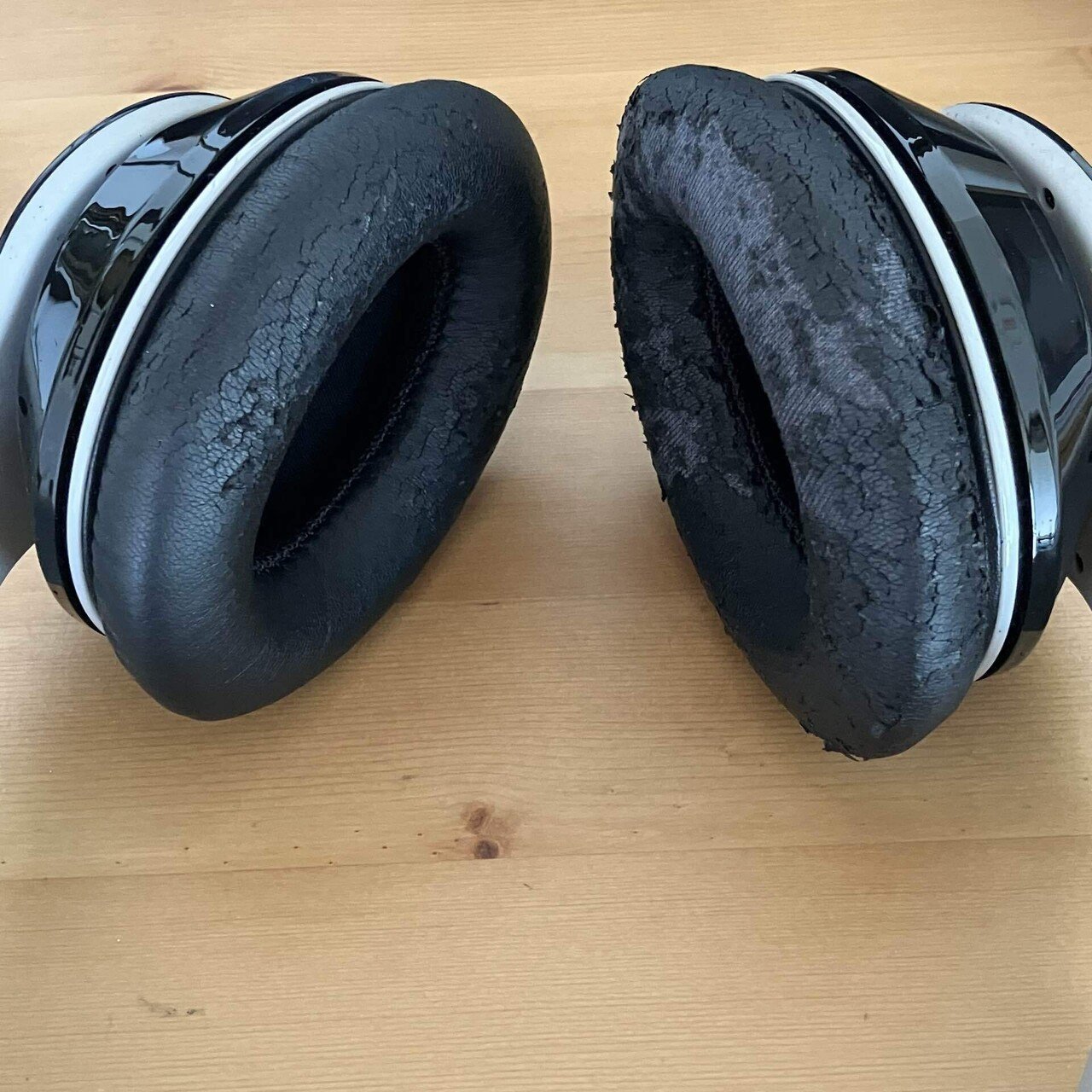 ヘッドホンのイヤーパッドカバーを100均靴下で代用｜OOKM