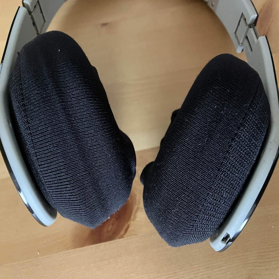 ヘッドホンのイヤーパッドカバーを100均靴下で代用｜OOKM