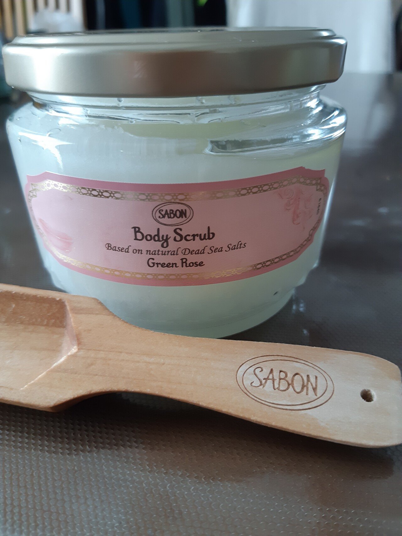 子どもファーストな先日の旅行。 気になっていたSABONのお店！！ ボディスクラブが人気。角質を落とし香りが超説いいという、死海の塩を使ったもの。 子どものヒリヒリ感(待つのがイヤ)を浴びつつ ...