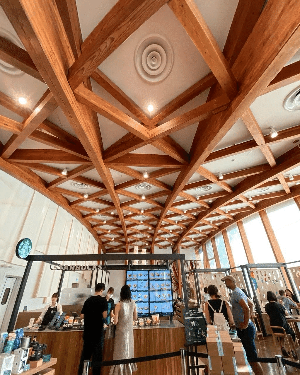 東京建築巡り〜木材活用の癒し空間スタバ｜東京の建築&アート巡りオタク@tanrock