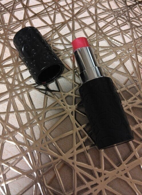 数年前に購入したコスメデコルテの口紅（RO653) 色味が強いので、仮に塗っても時代遅れな印象になるかな？ プチプラも仕上がり悪くないと思い ...