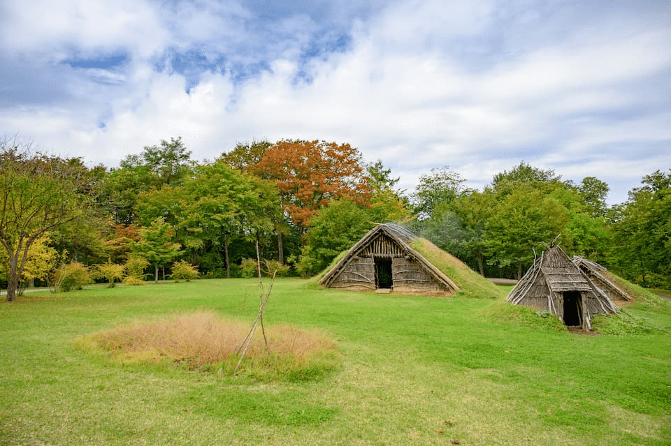 竪穴式住居モンブランで弥生時代の集落をつくる｜おかしあそび考古学者ヤミラ