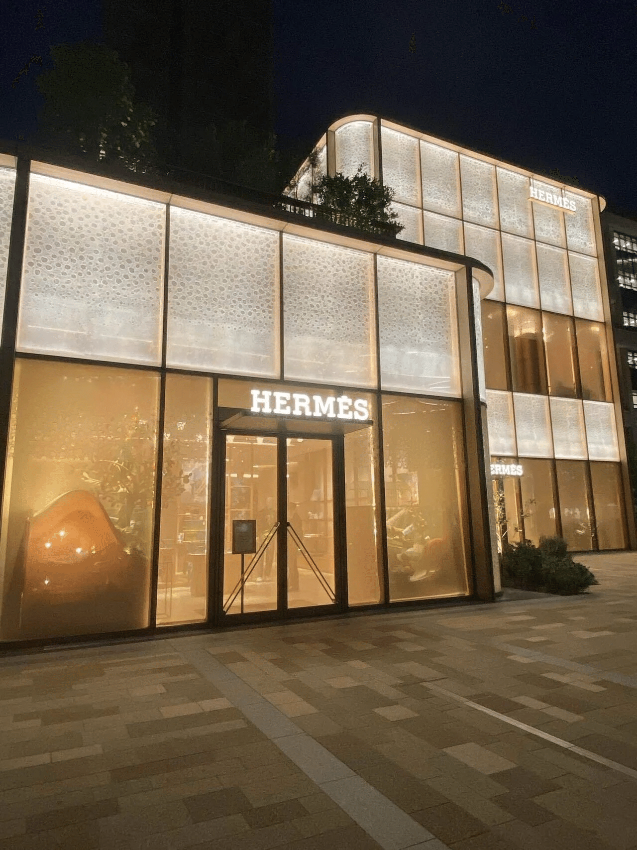 東京建築巡り〜2枚のガラスの間に和紙を挟んだファサード｜東京の建築&アート巡りオタク@tanrock