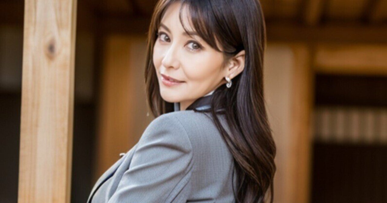 おしりも見えてセクシー【50代OL横向きポーズ】AI熟女グラビア写真集(50枚)「呪文(プロンプト)付き」｜AI熟女ハンター