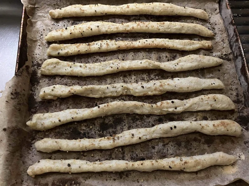 冷蔵庫の常備生地で作る細長パン「グリッシーニ」 Grissini: Long, thin bread made with dough ...