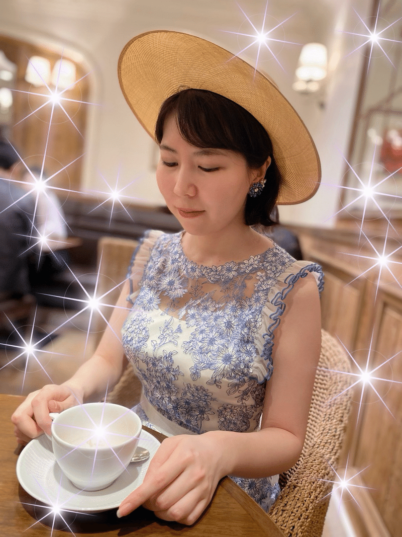 カンヌへ向けてエレガントな帽子をお迎え👒💗 ｜Shinobu Kishida