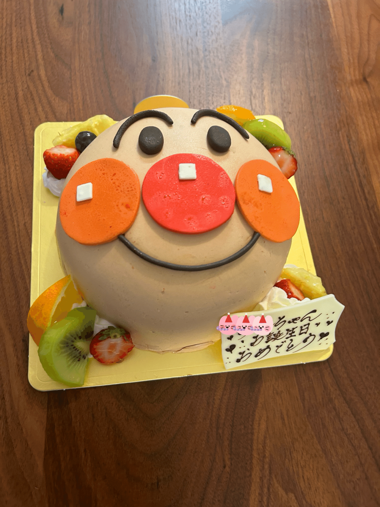 先日娘が2歳になりました。 アンパンマンが大好きなので、スイーツSaccho（https://www.sweets-saccho.com/）さんで、オーダーしてアンパンマンケーキを作ってもらい ...