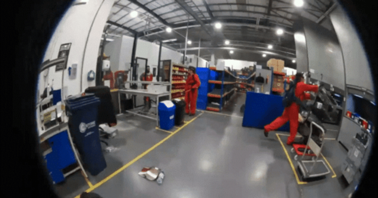 兵器工場襲撃で100万ポンドの損害｜bakuto morikawa