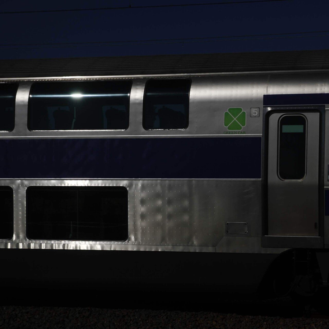 先日、JR東日本のE531系電車がデビュー19週年を迎えました。E531系は、常磐線の普通列車で使われている電車の一種です。 この写真は、その ...