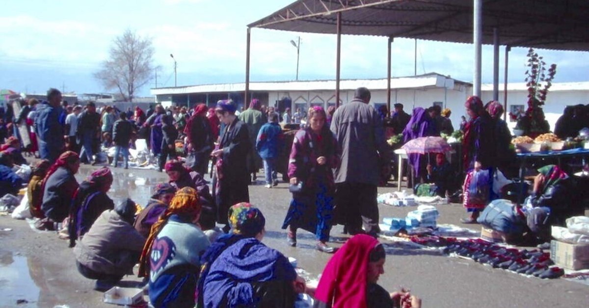 トルクメニスタンのトルクチュカ・バザールで女性の脚衣をみつけた話｜Hiroko Fukuda S.