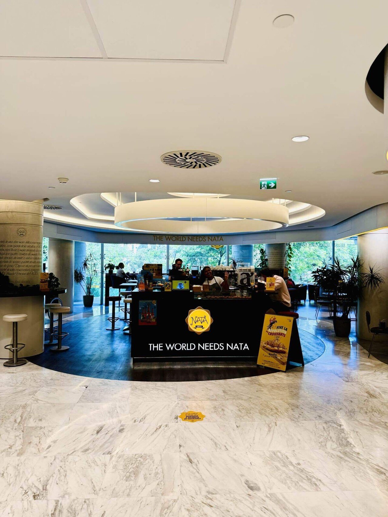 美味しいものはどこかな〜👀｜jacobollbie【画家】