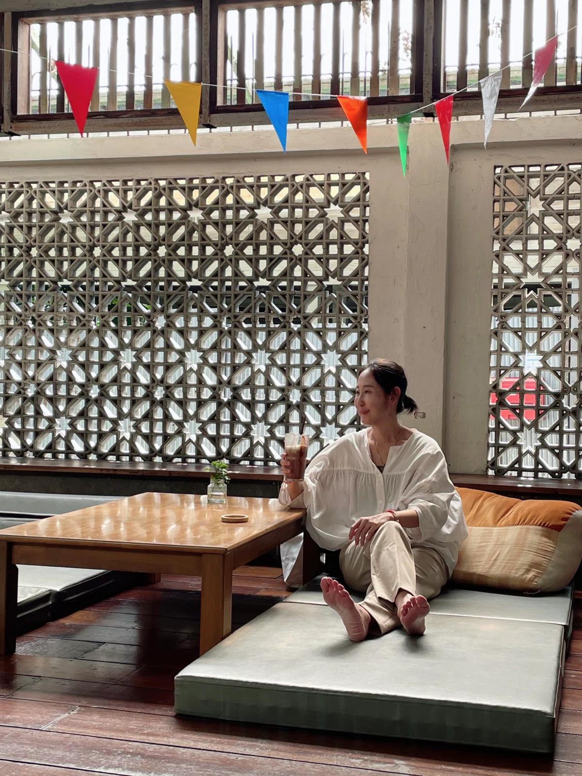 【unbranded cafe】街歩きに疲れたら昼寝が出来ちゃう居心地抜群のカフェ｜UNI(ゆに)🇹🇭40代からのタイひとり旅