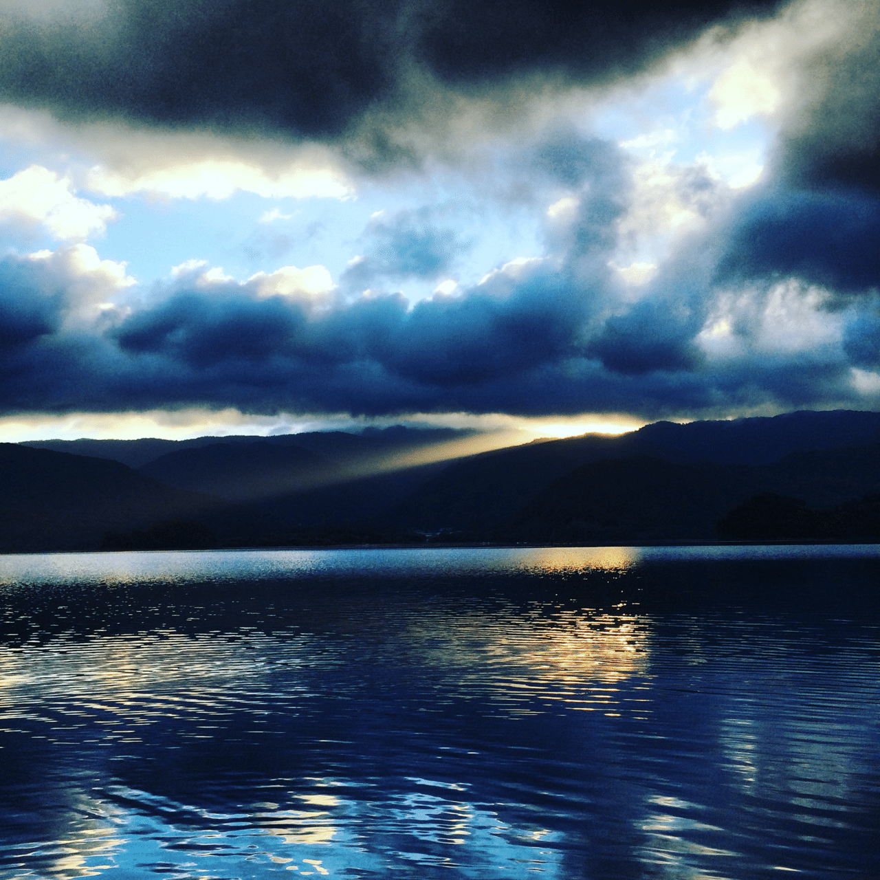 夏朝の曇空、蒼の世界｜M-hagaaa