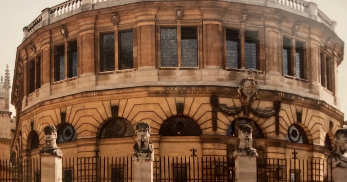 『赤と青のガウン』彬子女王殿下の才覚｜akariko