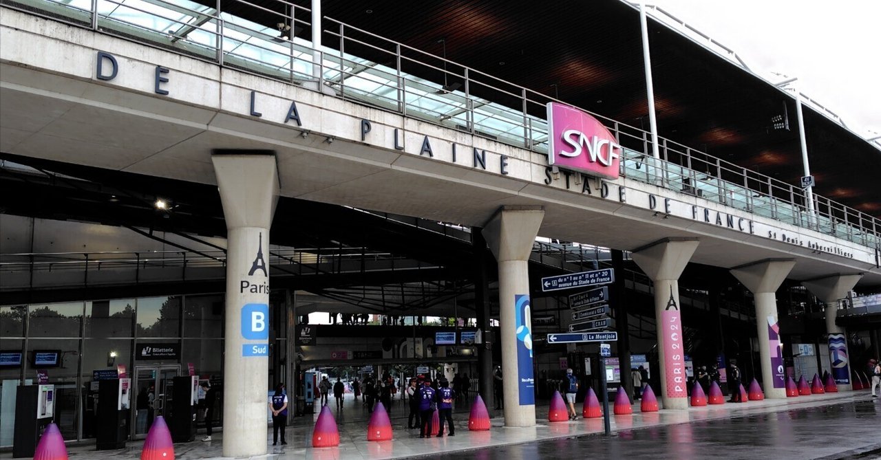 ラ・プレーン・スタッド・ド・フランス駅｜lush_badger2992