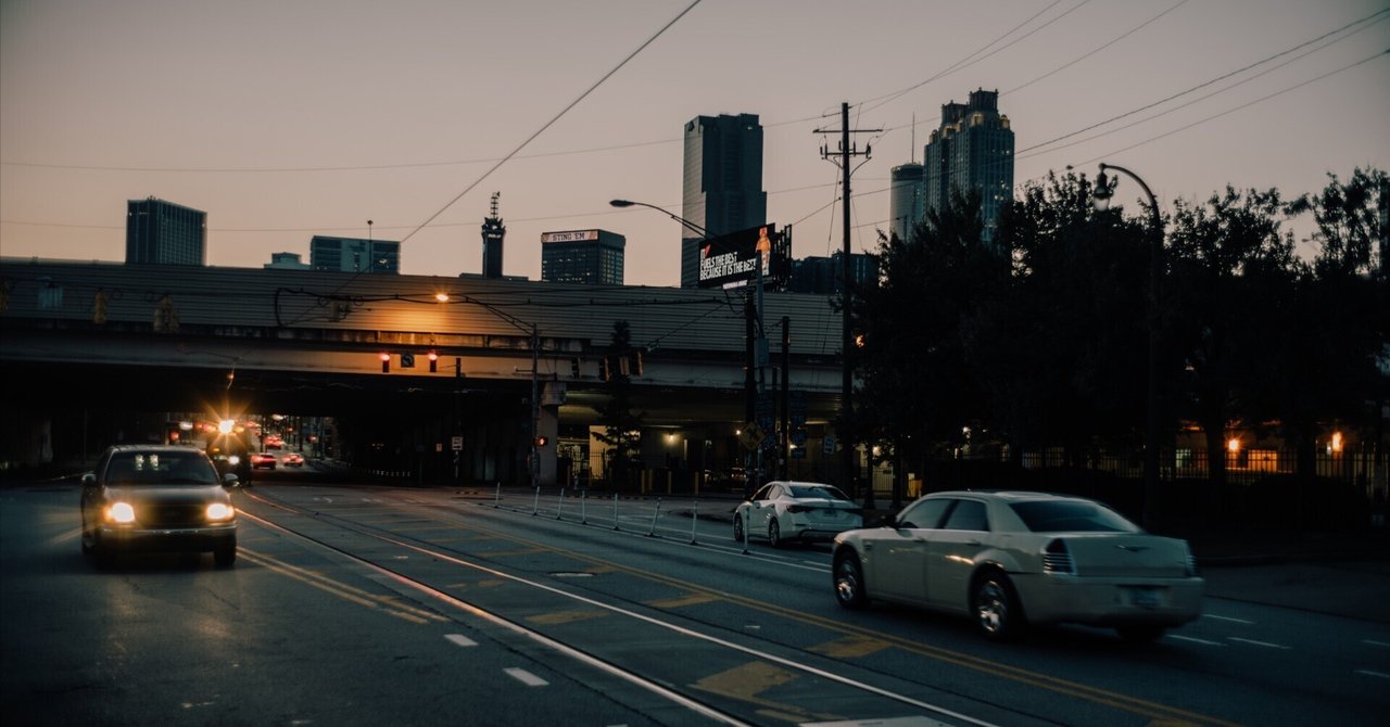 黄昏時のEdgewood AVEをスチールリムで撮ってみた｜MOJA MOJA