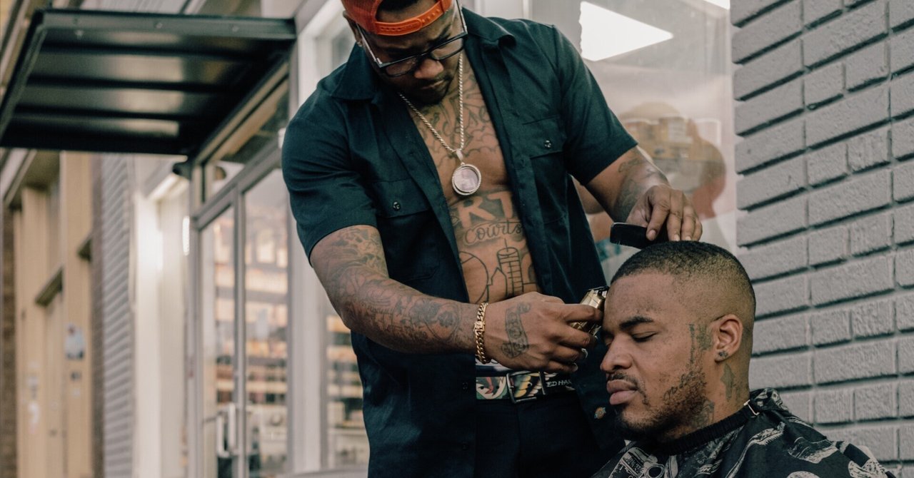 Edgewood AVEの路上Barber Shop｜MOJA MOJA