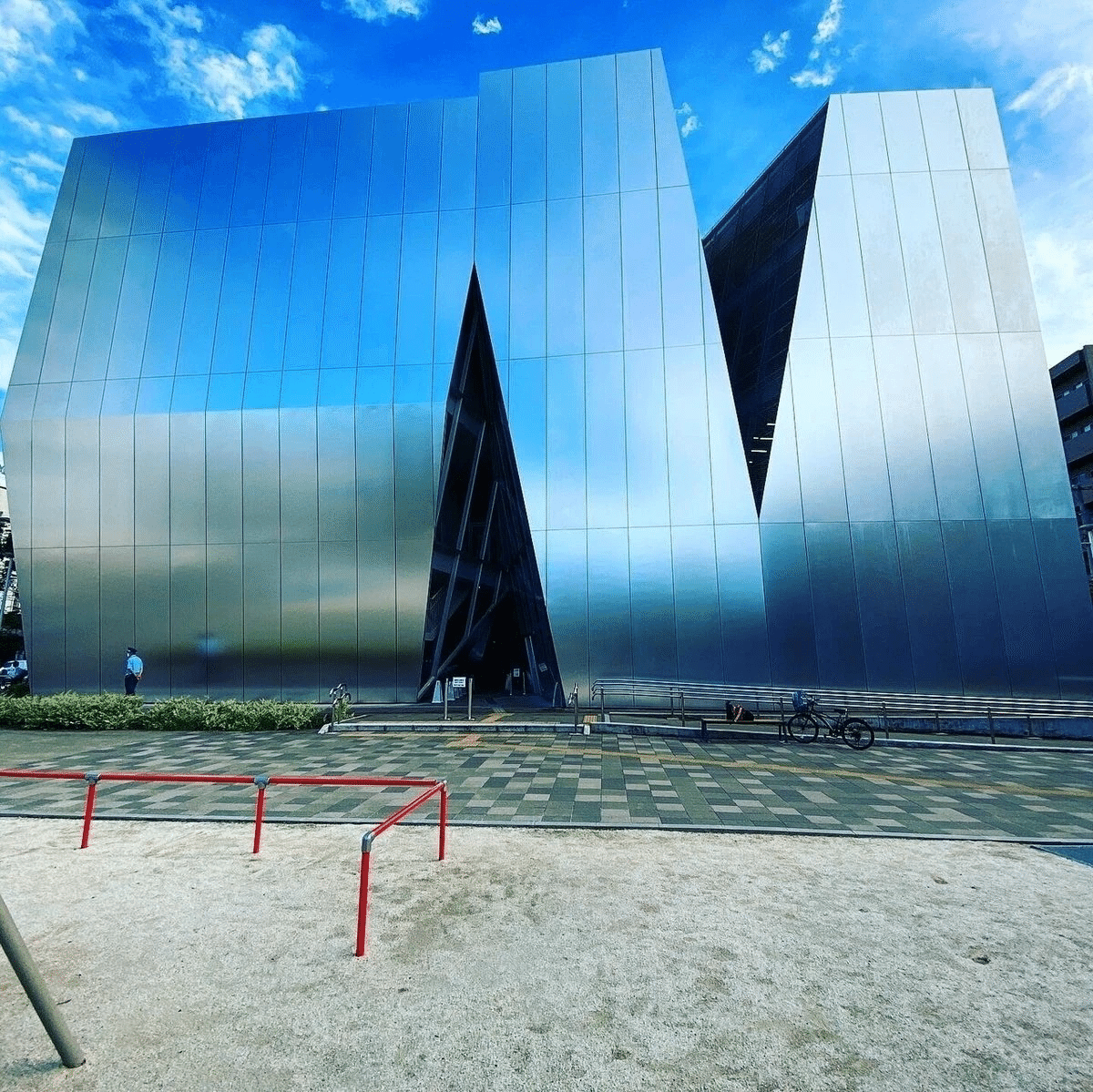 東京建築巡り〜淡い鏡面のファサード｜東京の建築&アート巡りオタク@tanrock