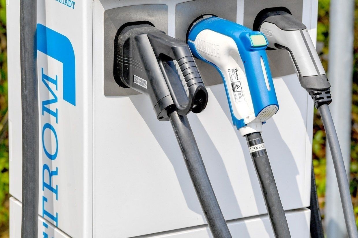 アマゾンがEV普及の引き金になる？ 配送用に10万台が導入されることの意味 "アマゾンが10万台ものEVのヴァンを導入する決定が引き金になり ...