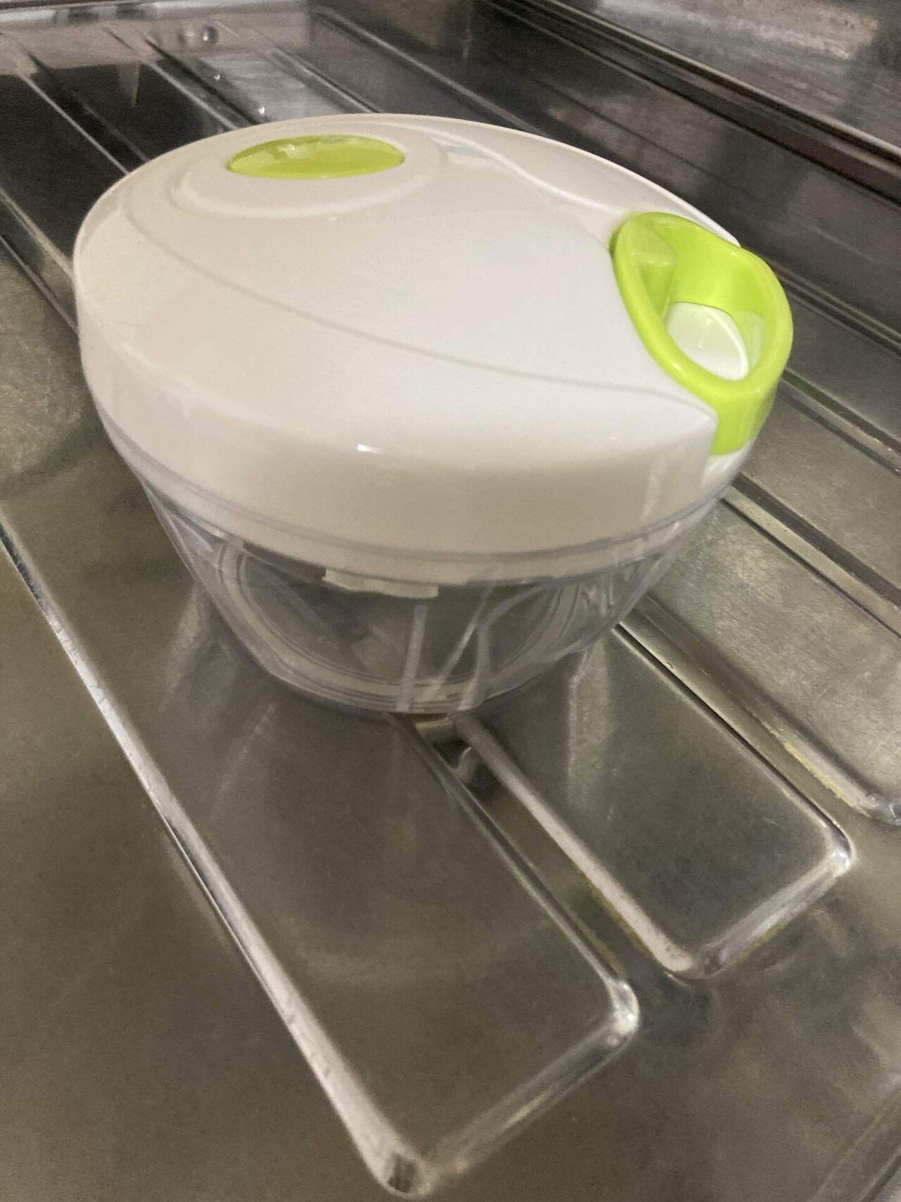 【ぶんぶんチョッパー】 ・名前の通り、食材を入れて、チェーンソーみたいに引っ張って粉微塵にする調理器具 ・2015年の発売から150万個売り上げている ・類似品もあるよう（我が家のそれも ...