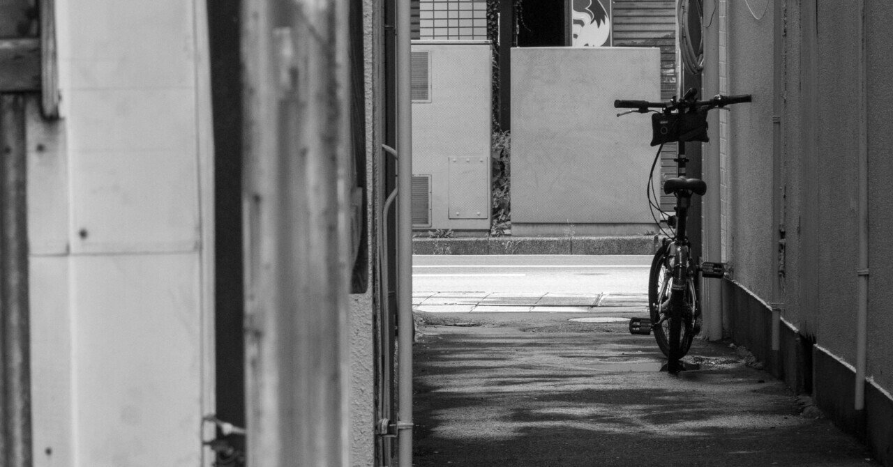 路地の向こう側にワクワクする感じ｜Jun Sugihara