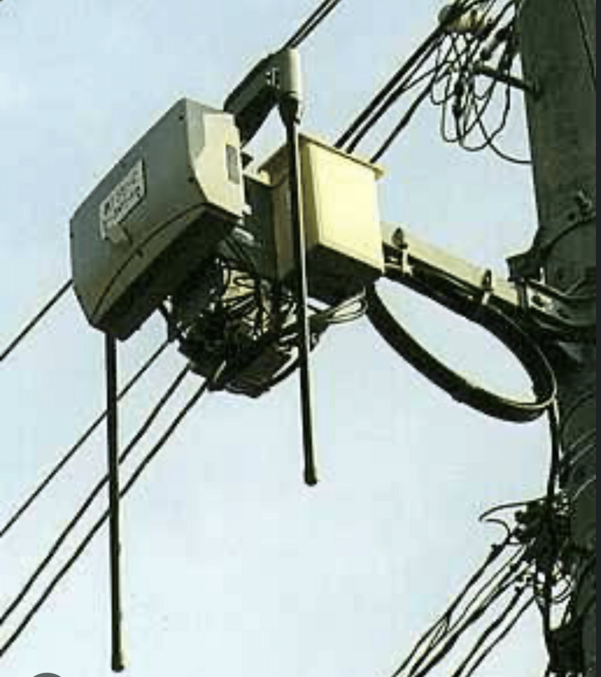 【保存版】DDIポケットからWILLCOMへ！PHS唯一の勝者が生き残れた理由とは。｜Gabriel