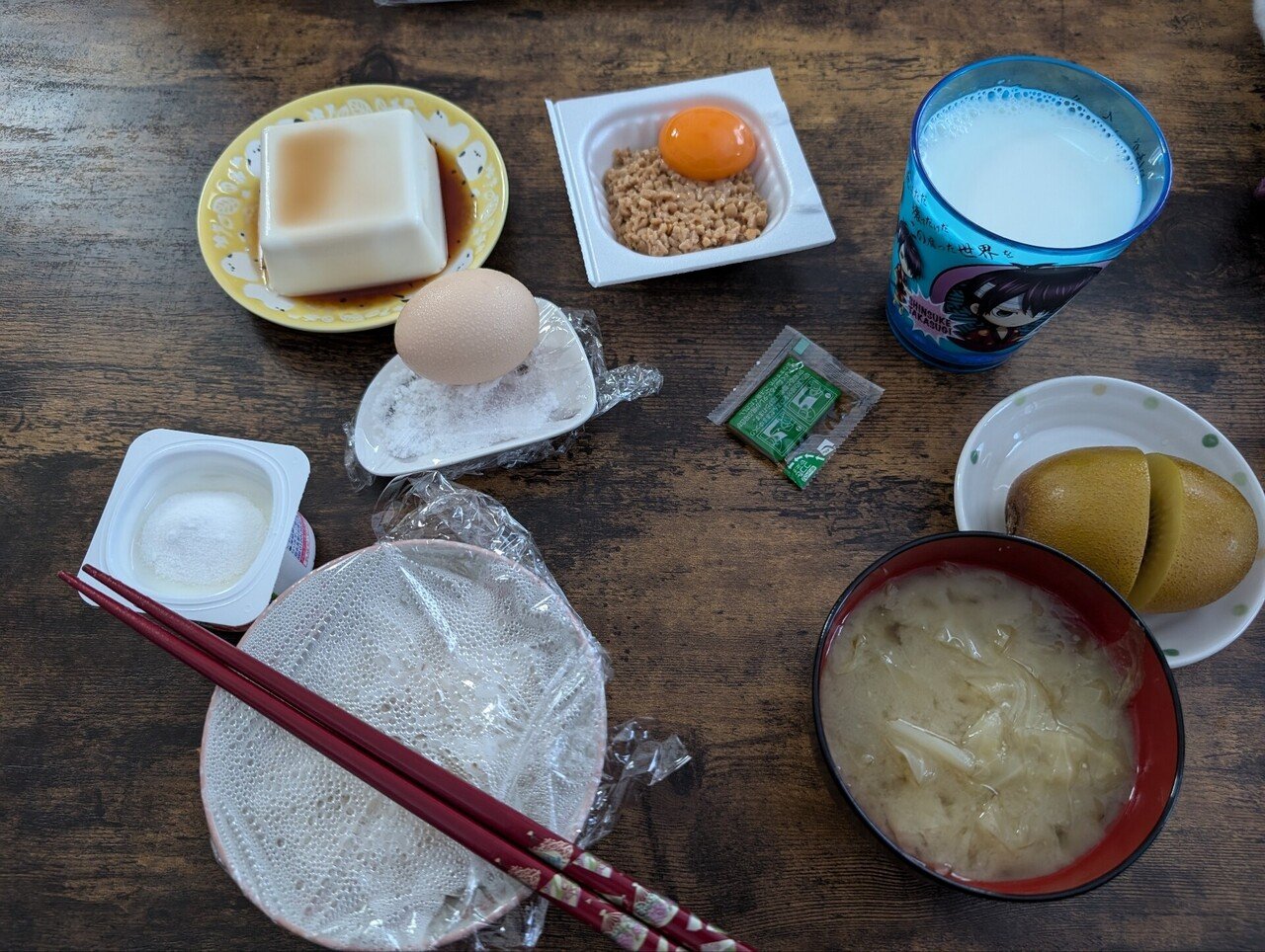 何気なく食べる朝食もkcalを知ってびっくり。 これで820kcalあるんですよ🙄 たんぱく質43g脂質31g炭水化物101g(あすけん値 ...