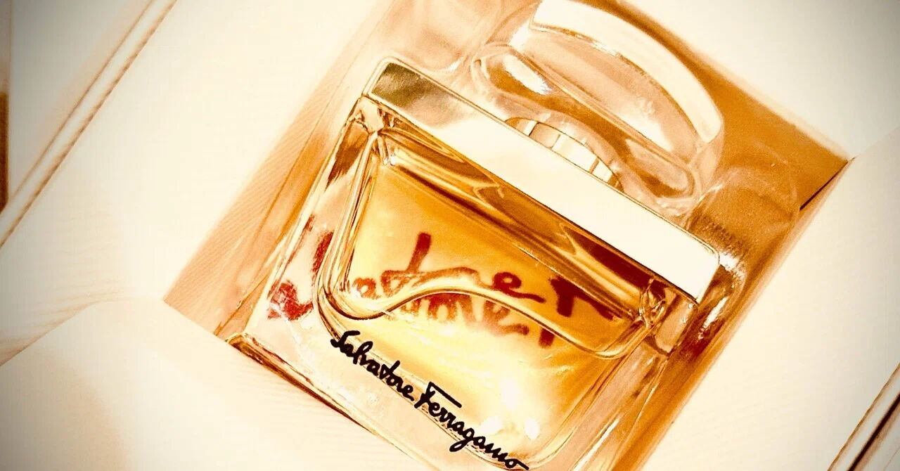透明な靴 10月2日〜365日の香水｜adams fragrance family