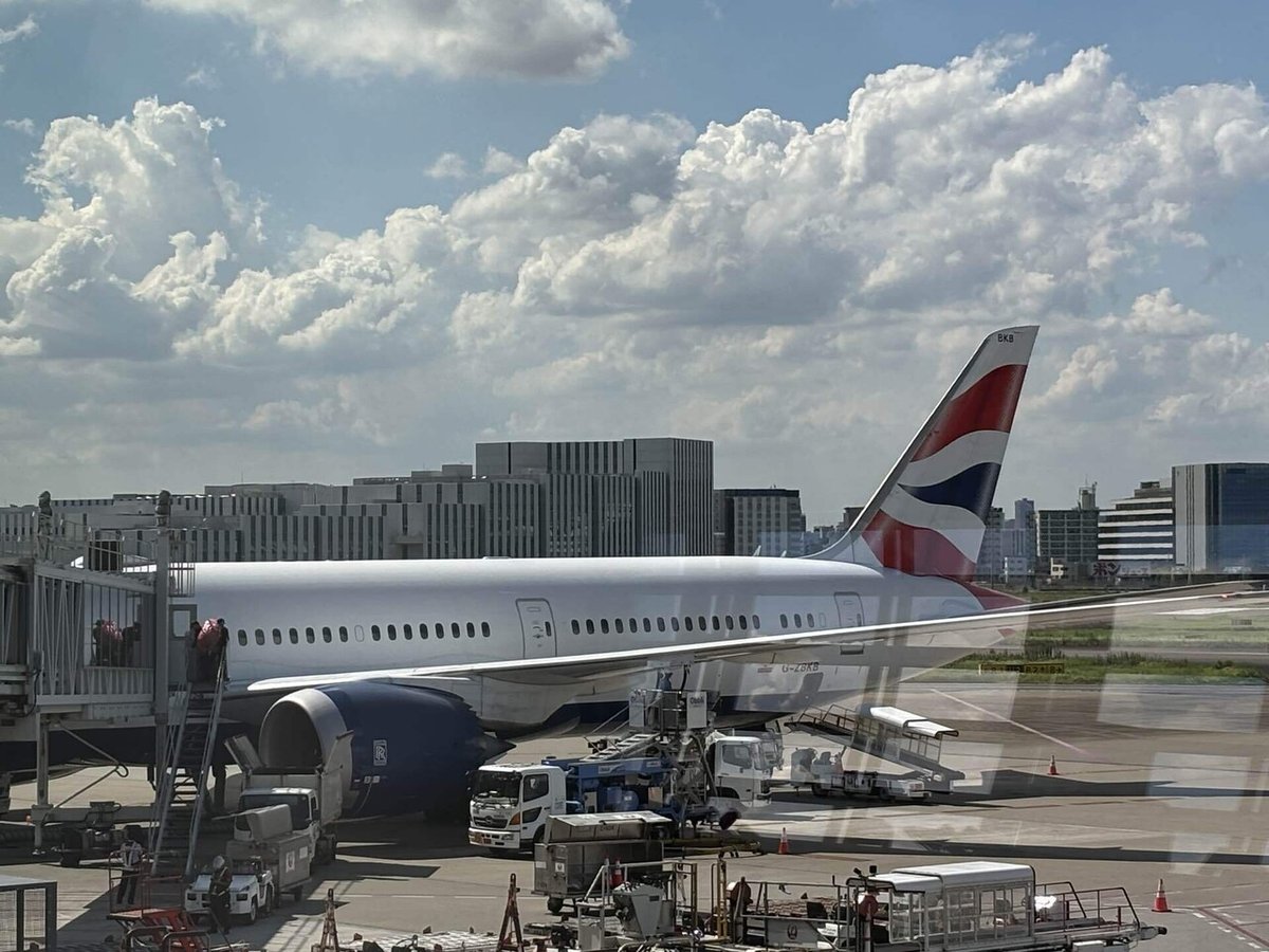 15時間のフライトが3時間遅れて｜Uchan