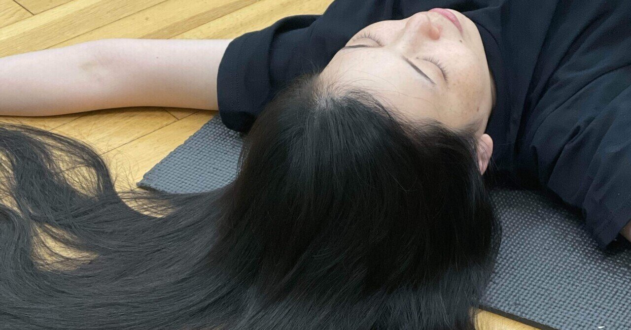 白いサンダルの話。｜鳥居志歩 Torii Shiho