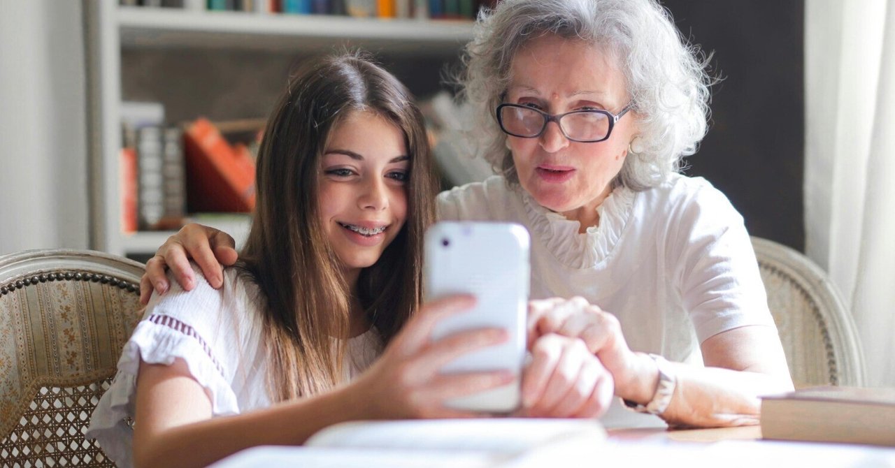 A person who can talk with young people regardless of their age｜海老八光 ...