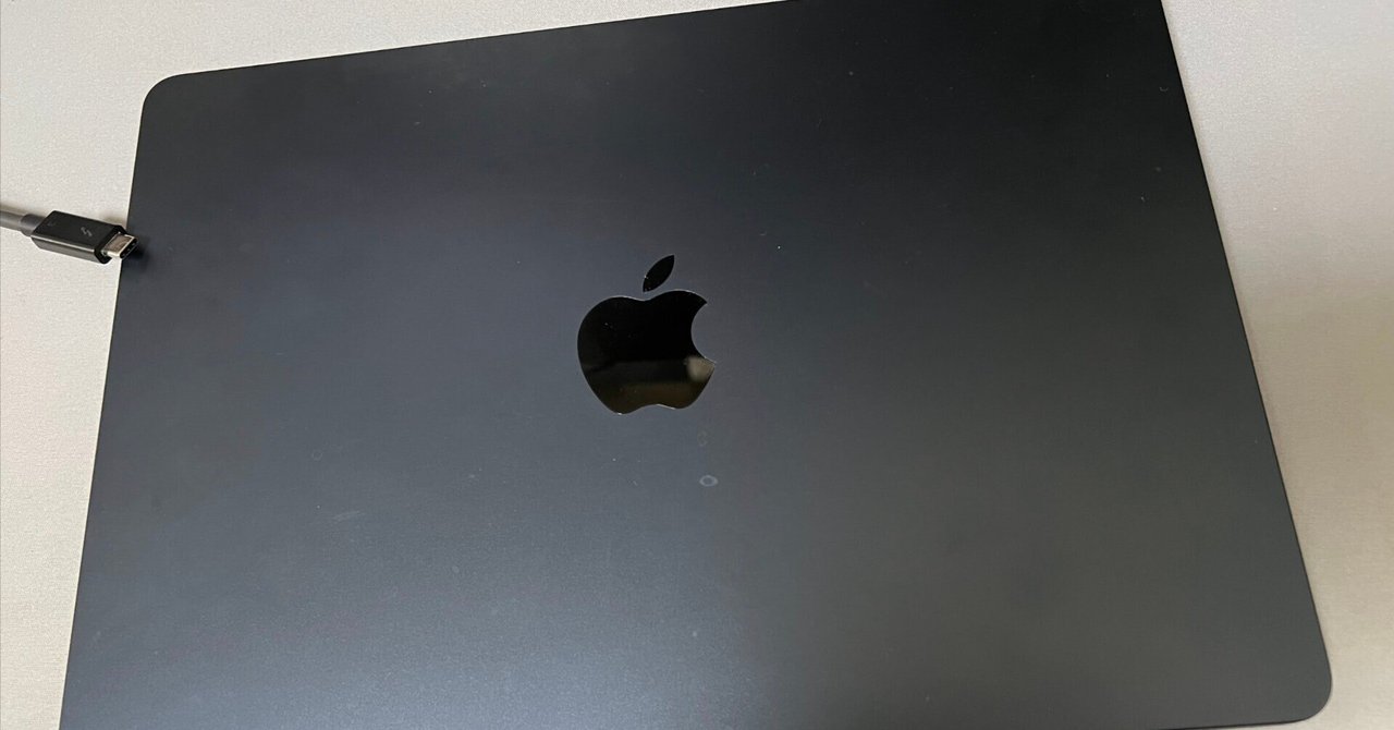 購入半年、すっかりメインになっている「MacBook Air 」です。｜sorairo555