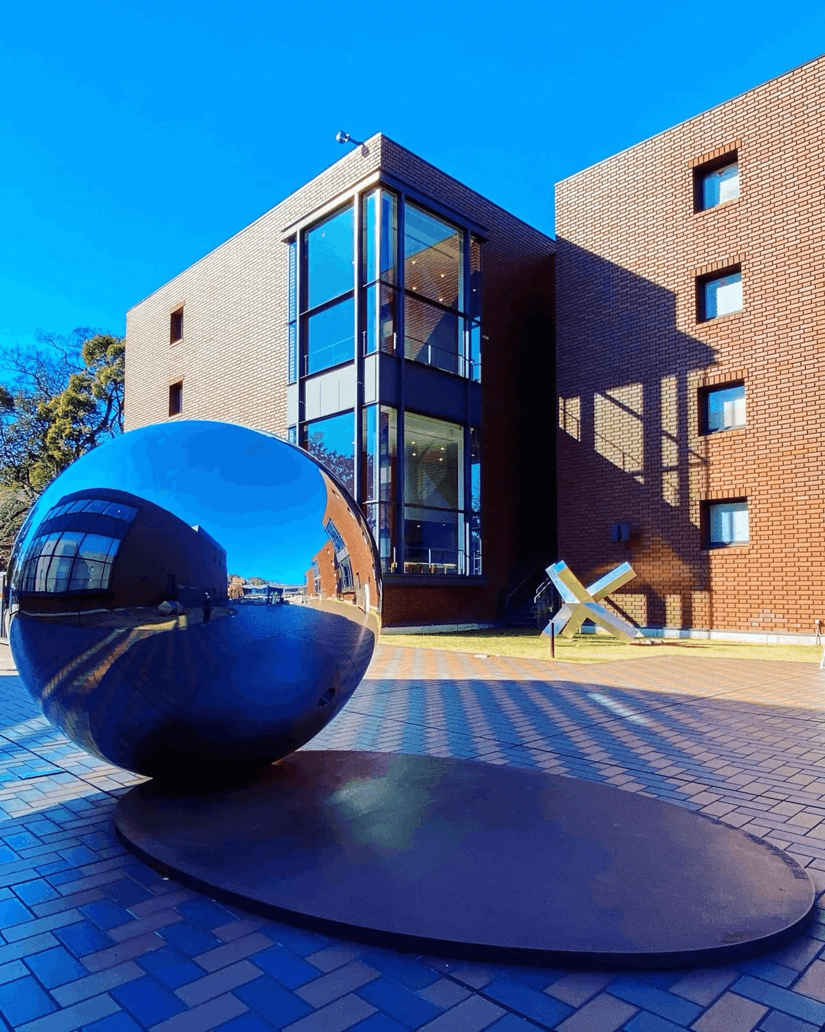 東京建築巡り〜大きな銀色の球体｜東京の建築&アート巡りオタク@tanrock