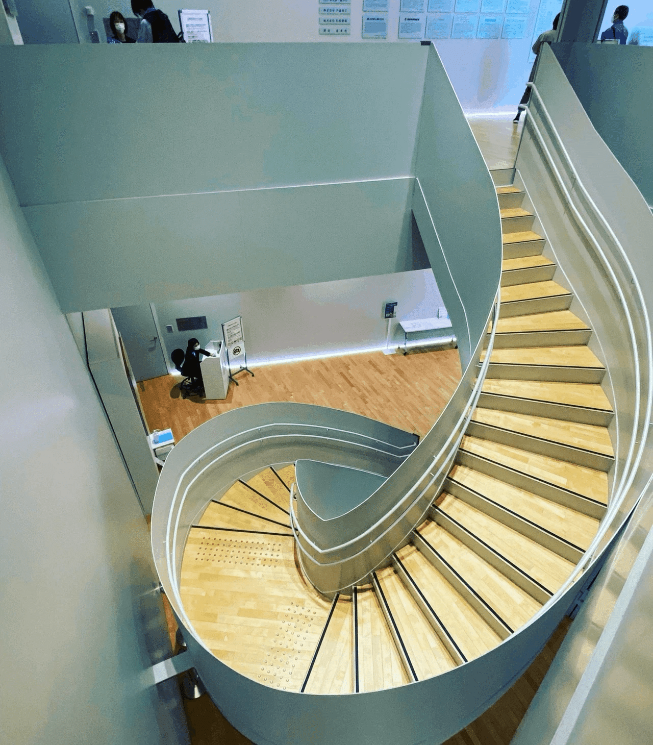 東京建築巡り〜美術館の美しすぎる螺旋階段｜東京の建築&アート巡りオタク@tanrock