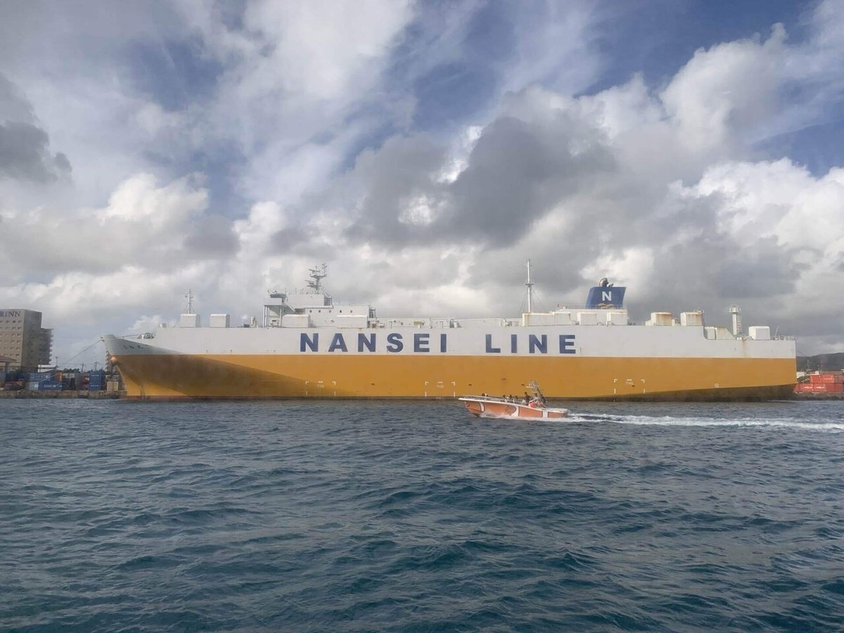 石垣に向って 初日 GR3｜フォトグラファー・Noki.jp