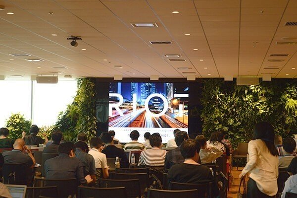 GateboxはAR/VRの概念にとらわれない」CEO武地が語る、誰とでも一緒にいられる未来の実現“「RIOT #1」レポート｜Gatebox ...