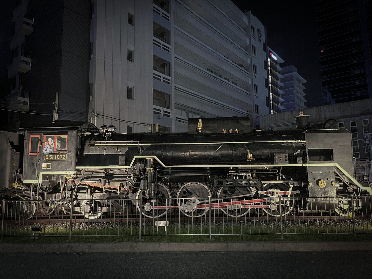 【朝礼】蒸気機関車D51の最高速度は時速85キロだったそうだ。一方、現代の新幹線の最高速は320キロ。この速度のちがいはそれぞれの時代の世の中の流れの速さを表しているような気がします。速すぎる ...