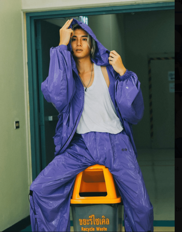 あらっ。あらあらあら。どえらいベッピンさんですやん。Bangkokも大盛り上がりで良かった良かった。海外ファンの熱量すごいな。そしてみんな動画撮るのうまい。色んな角度からの風さんを楽しめてウホ ...