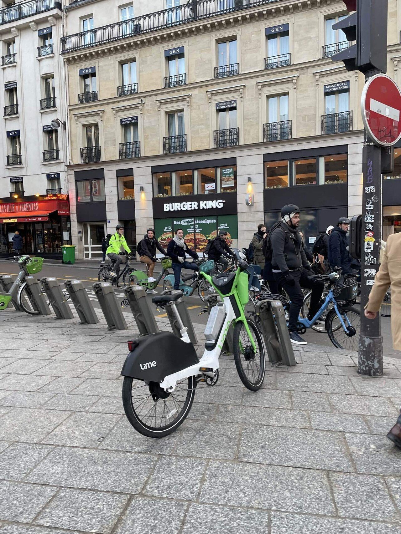 2023.02 Paris LimeとLuupで通勤している人が多くてびっくりした。この時日本にはまだ導入されてなかったからな〜！｜【旅に全力】りあん