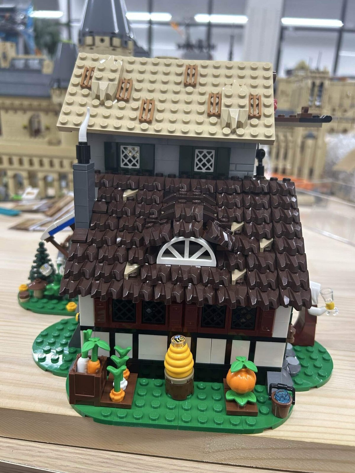 LEGO 10332 中世の街並み｜YOSHINANI, Inc.（よしなに）