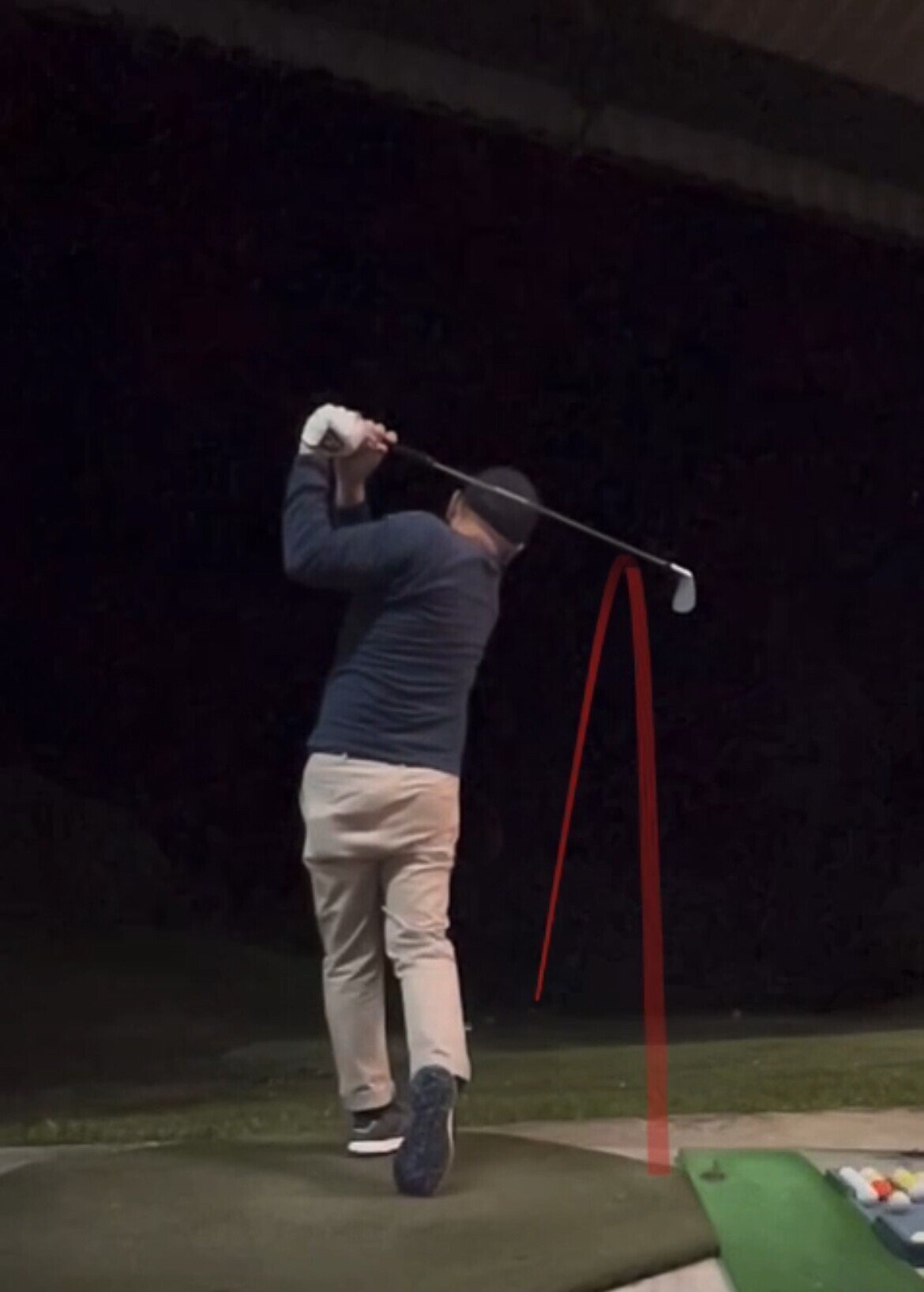 久しぶりの屋外練習場。インパクトエリア、というよりインパクト前に左手人差し指を右下（掌屈）から左上（背屈）に動かす感覚で振ると、捕まったボール ...