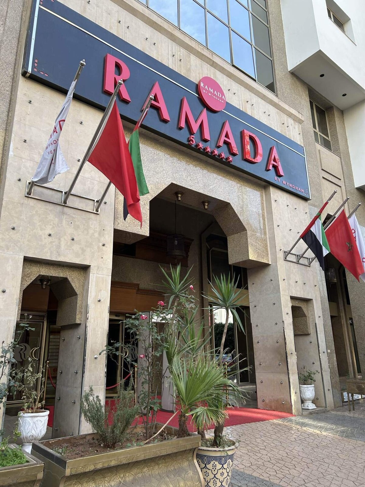 世界一周 day236【シェフシャウエンから迷宮都市フェズにバス移動🇲🇦】~世界一周新婚旅行~｜TK