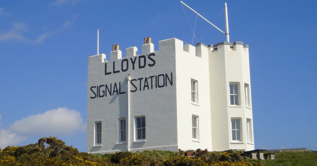 The Lizard coastal walk #2 Bass Point and Lloyds Signal Station ｜Hide