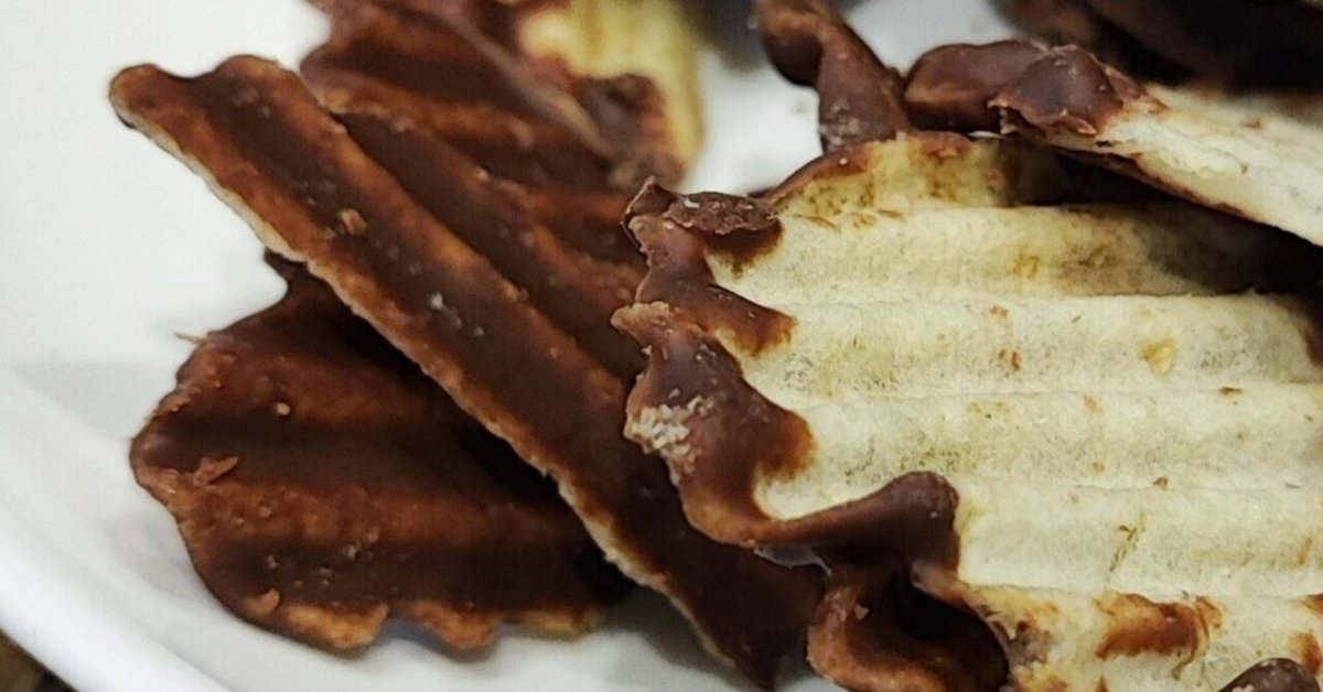ロイズ「ポテトチップスチョコレート」をご紹介 生協で売っているとついつい買っちゃいます｜ヒユヨス 身近なお店で気になったもの、購入したものをご