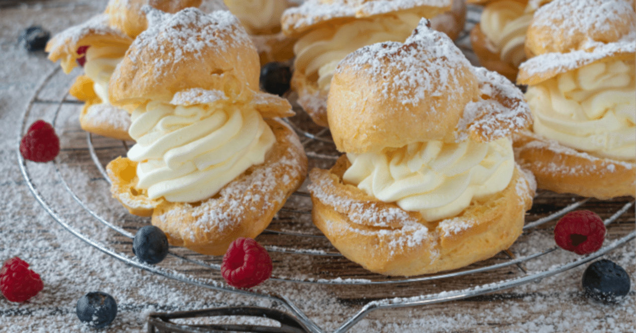 思わず食べたくなる！毎月19日は「シュークリームの日」｜noteも書く占い師 Mako